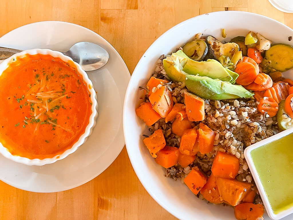Ordering a healthy brunch is easy at Earth Café in Myrtle Beach!
